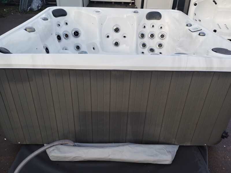 Crystal Beach 6 Person 1 Lounger Hot Tub - Wild Water Spas