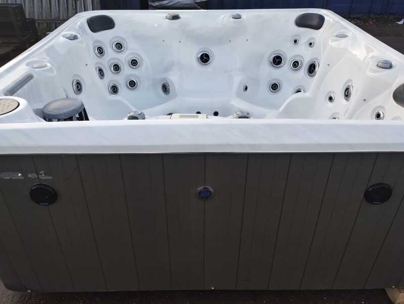 Crystal Beach 6 Person 1 Lounger Hot Tub - Wild Water Spas