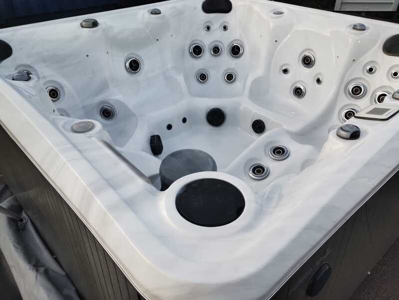 Crystal Beach 6 Person 1 Lounger Hot Tub - Wild Water Spas