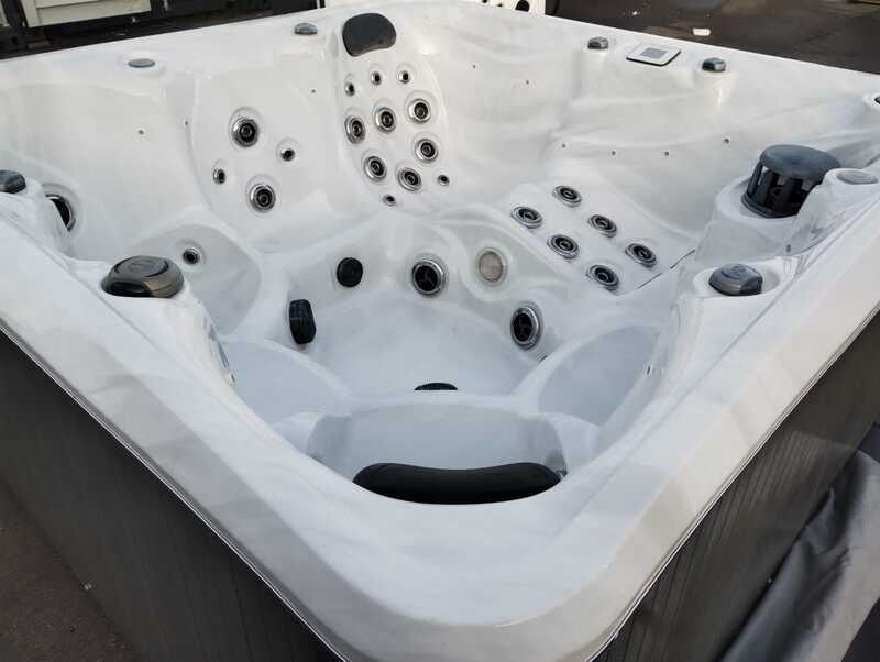 Crystal Beach 6 Person 1 Lounger Hot Tub - Wild Water Spas