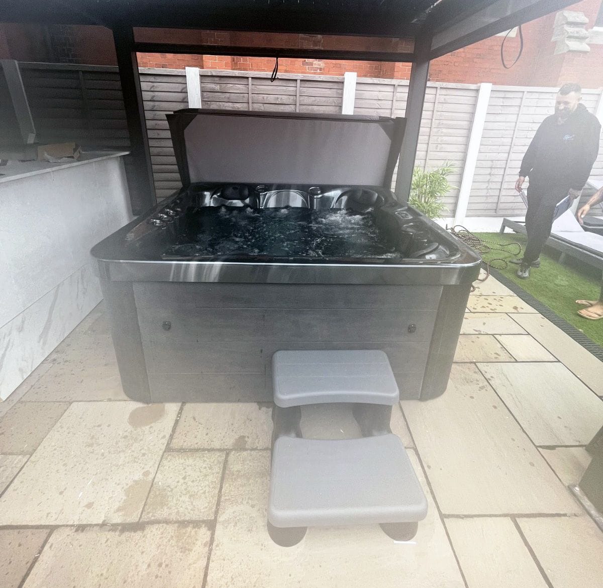 Dream Catcher 6 Person 5 Seater 1 Lounger Hot Tub - Wild Water Spas