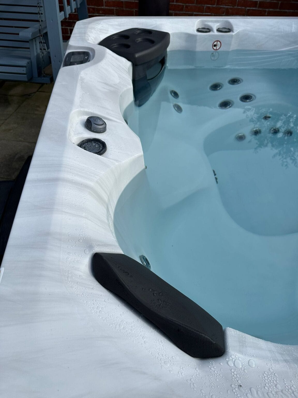 MASTER SPAS Legend 6 + 5KW Air Source Heat Pump - Wild Water Spas