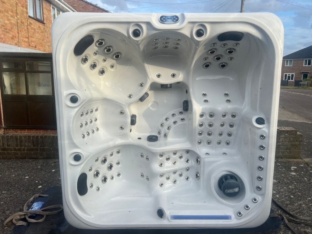 Regency Beach II 5 Person 3 Seater 2 Lounger Hot Tub - Wild Water Spas