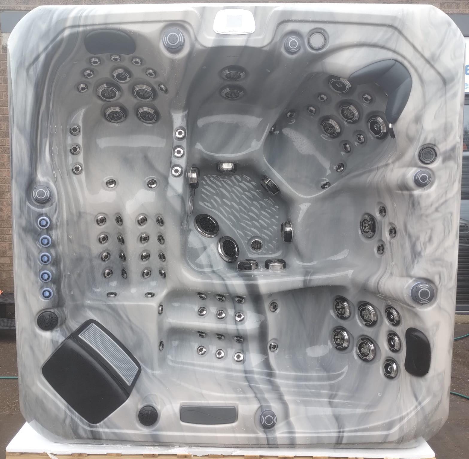 Platinum Spas Barcelona 5 Person 3 Seater 2 Lounger Hot Tub + 5KW Air ...