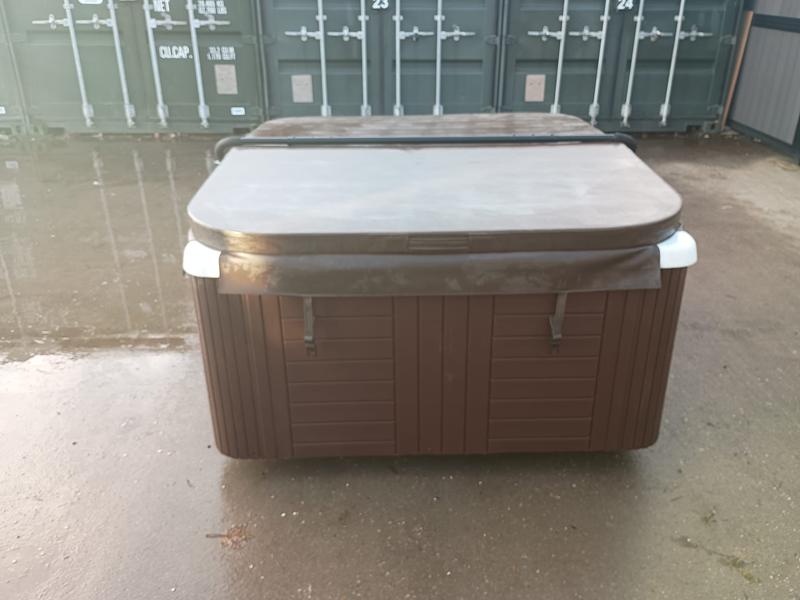 B-Buff Spa 3 Person 1 Lounger Hot Tub - Wild Water Spas