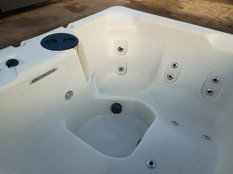 B-Buff Spa 3 Person 1 Lounger Hot Tub - Wild Water Spas