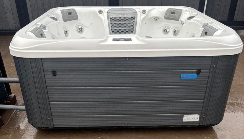 Thermals Hydro 6 Person 5 Seater 1 Lounger Hot Tub + 7kw air source ...